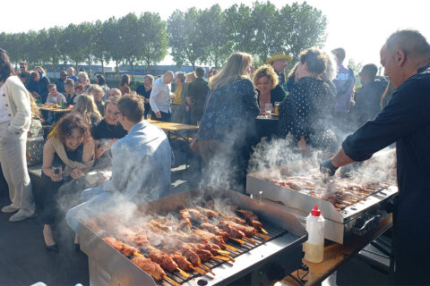 #1 BBQ Boot Utrecht incl. onbeperkt bier, wijn & fris.