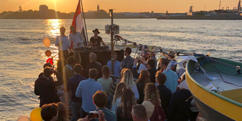 #1 Borrelboot Rotterdam incl. onbeperkt bier, wijn & fris.